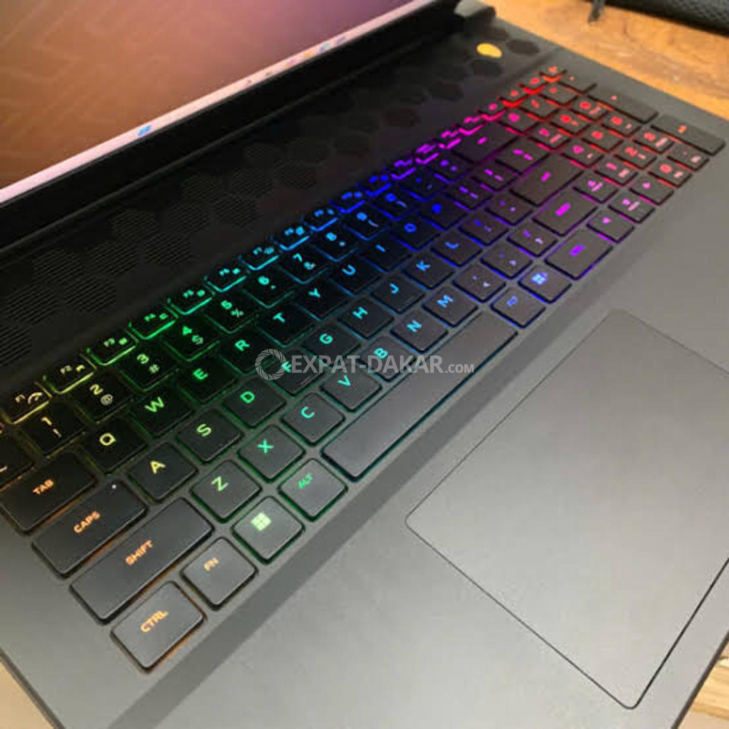 Alienware M18 R1 AMD Ryzen 9 RTX 4070 18” 480Hz - Gueule-Tapée | Expat ...