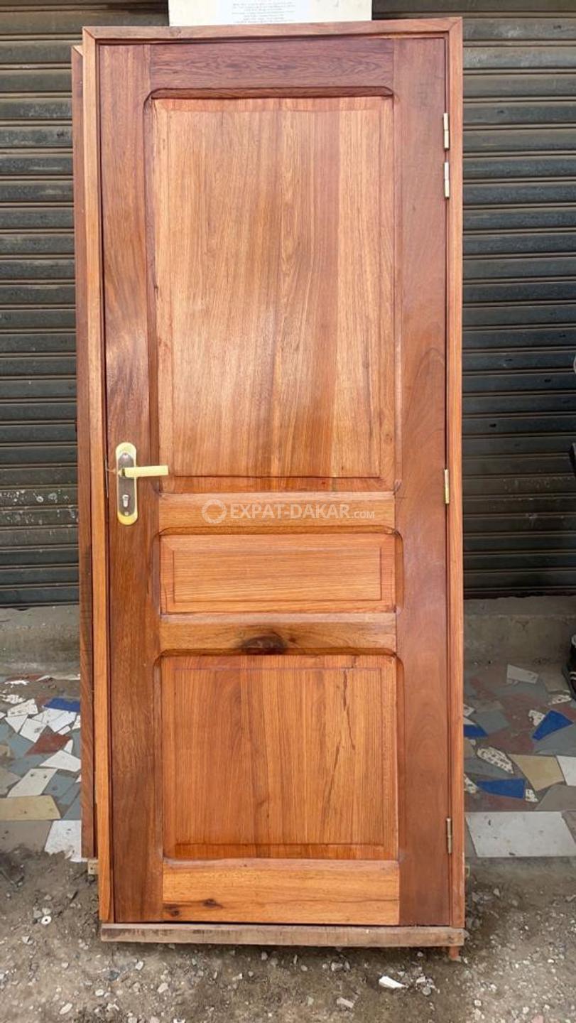 PORTES EN BOIS ROUGE - Pikine | Expat-Dakar