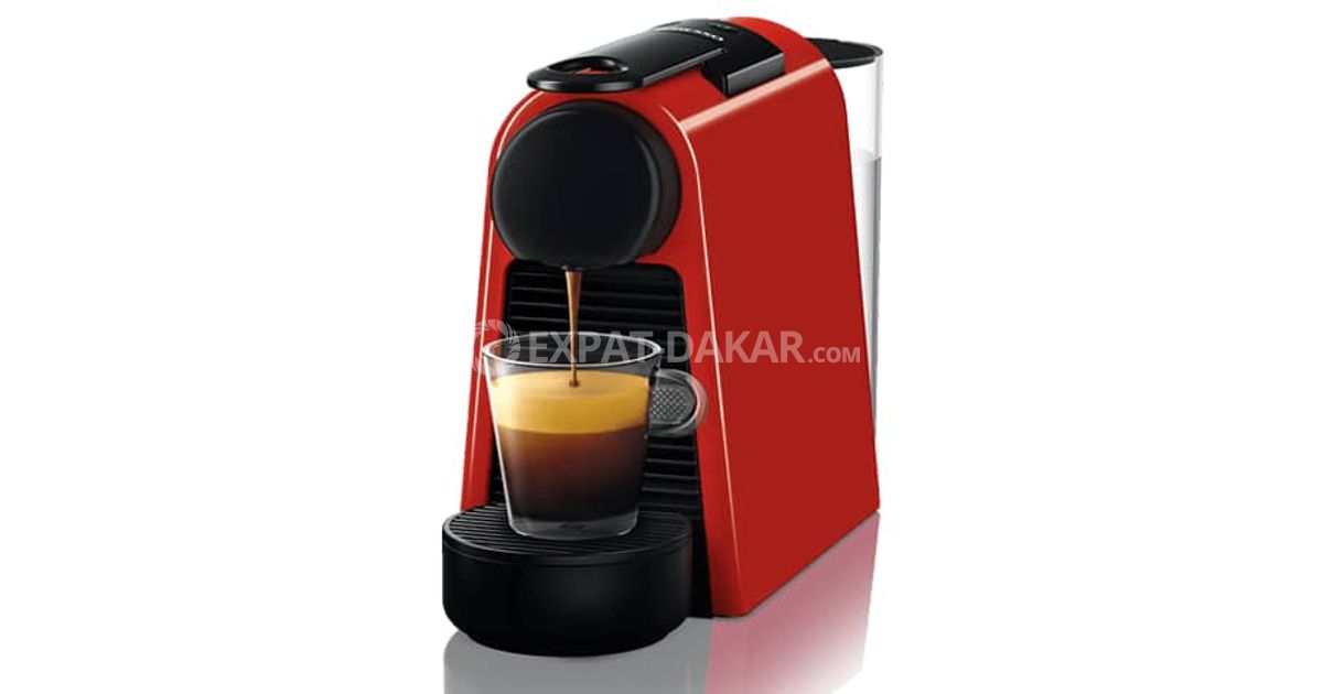 MACHINE A CAFÉ NESPRESSO ROUGE - Plateau | Expat-Dakar