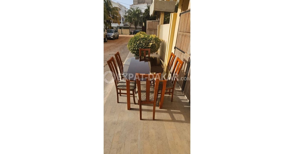 TABLES AVEC 6 CHAISES EN BOIS - Almadies | Expat-Dakar