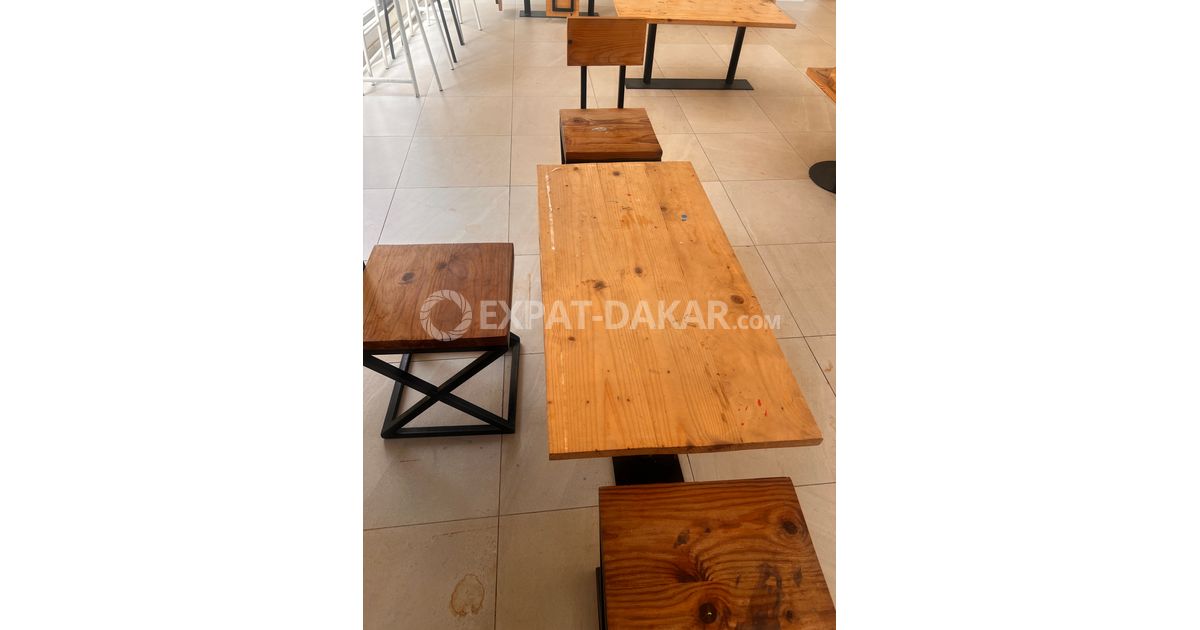 Ensemble tables et chaises en bois et métal - Mamelles | Expat-Dakar