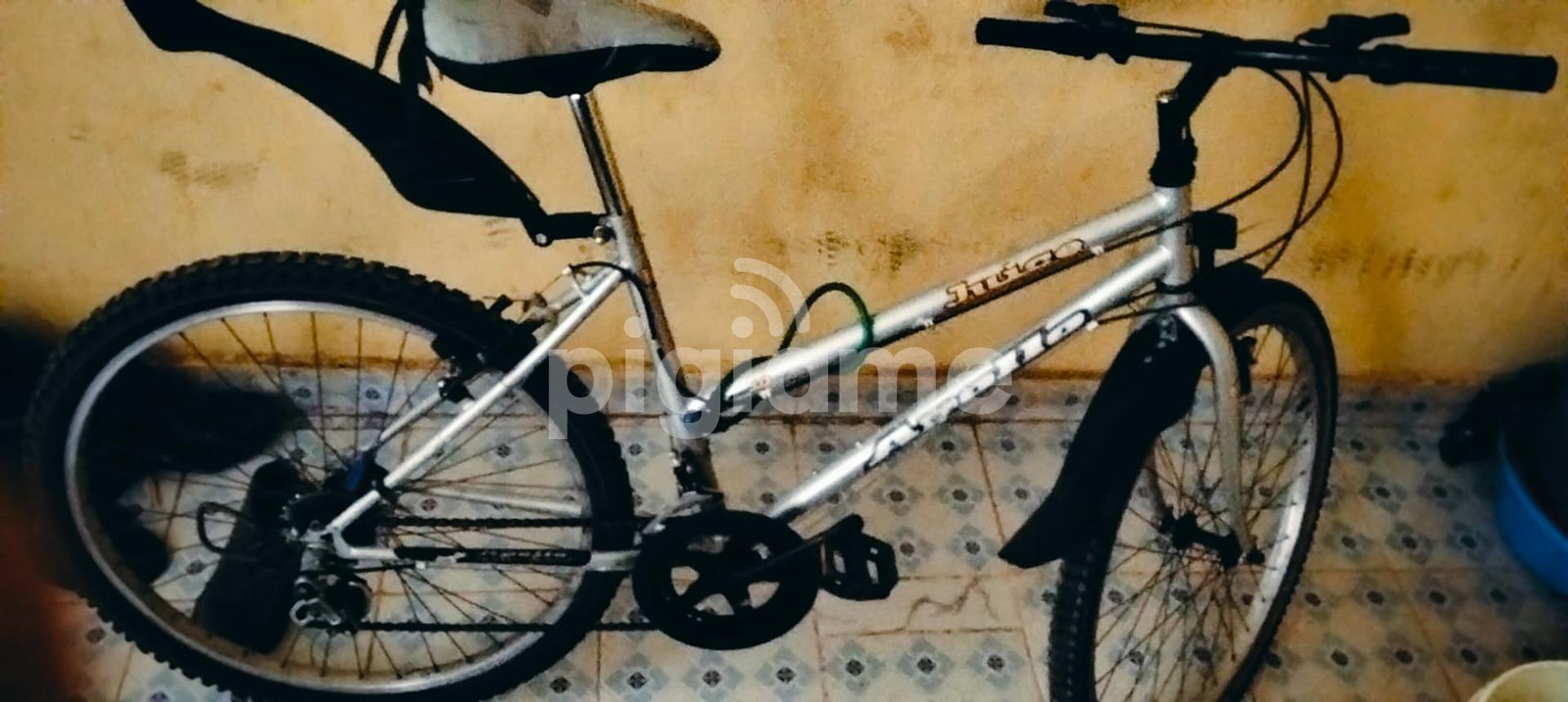 Trek Mountain Bike 21-Speed Silver Aluminum in Githurai | PigiaMe