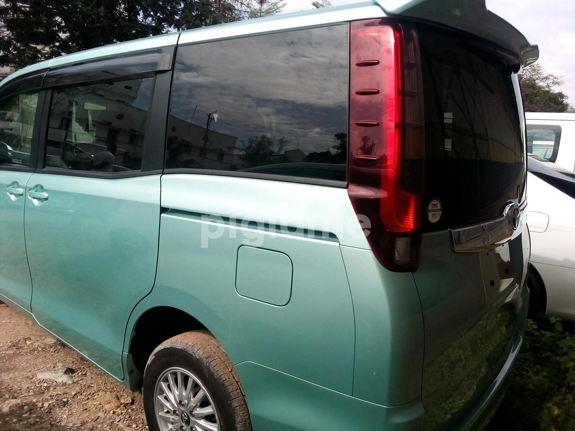 Toyota Noah Hybrid in Mombasa | PigiaMe