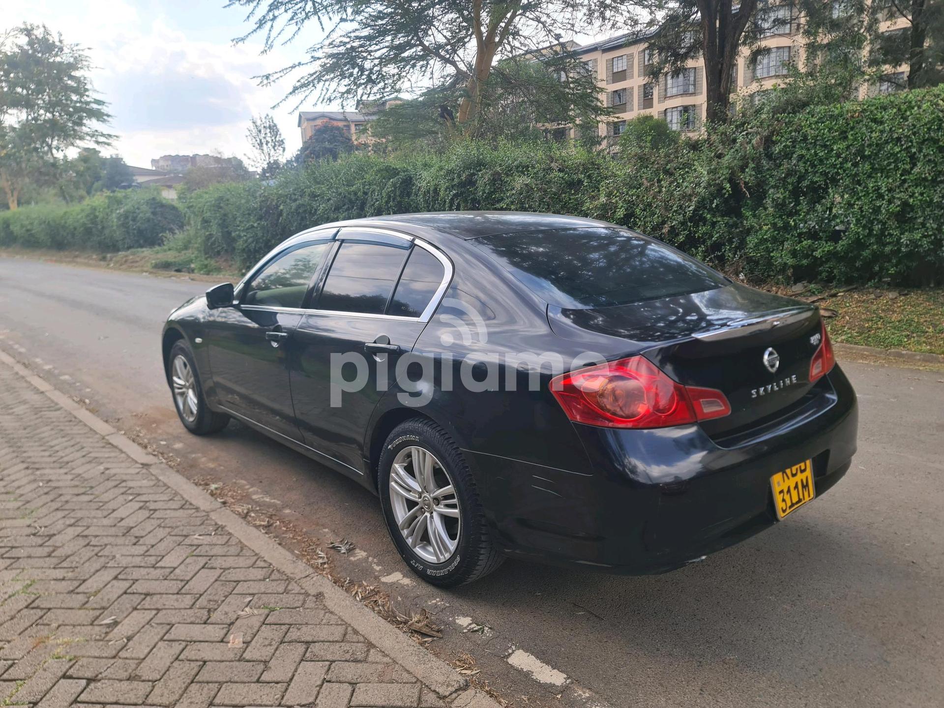 Nissan Sedan Black Reliable Smooth Driving in Nairobi | PigiaMe