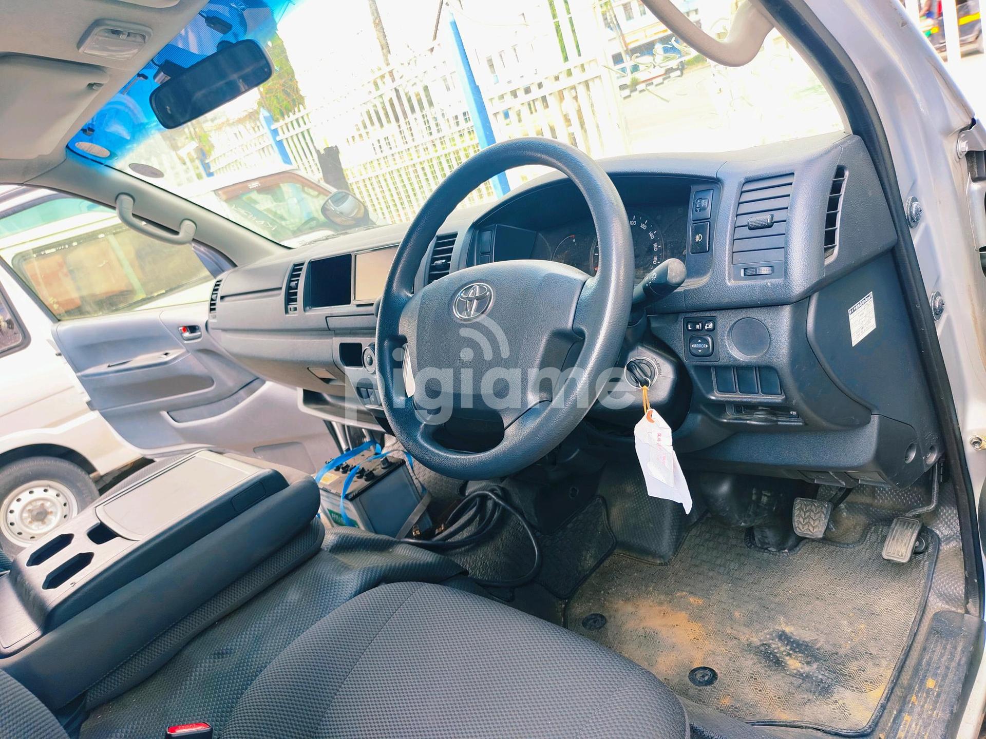 Toyota Hiace Diesel Super Gl 9L 2017 in Mombasa | PigiaMe