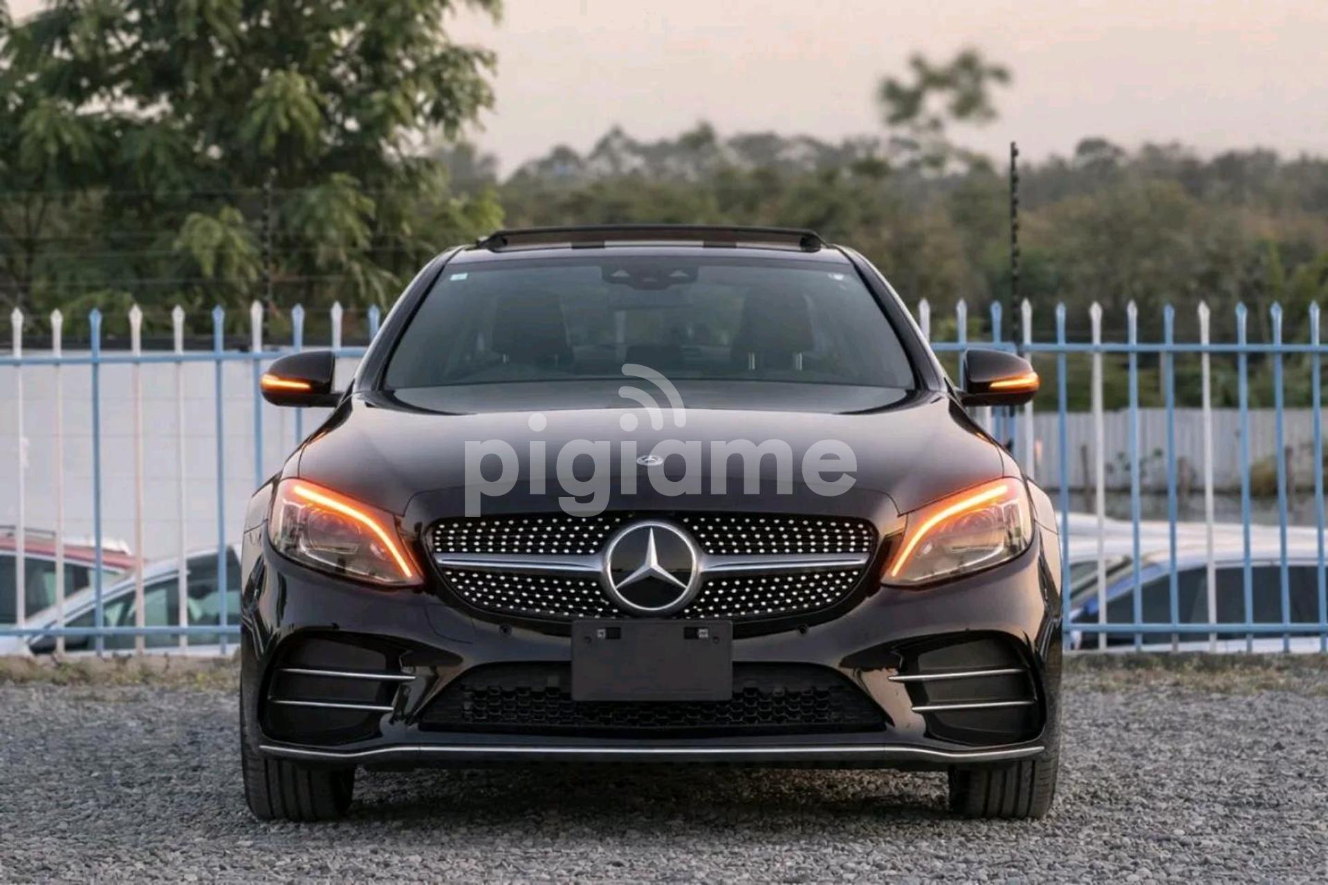 Mercedes-Benz C200 Black Sedan Sunroof Alloy Wheels in Nairobi | PigiaMe