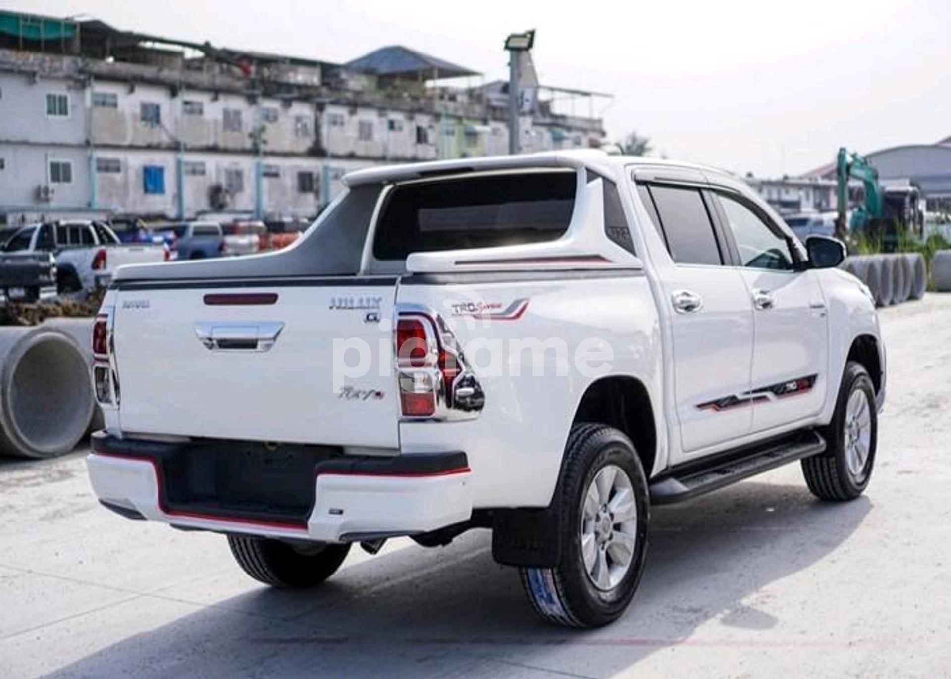 Double Cub in Mombasa | PigiaMe