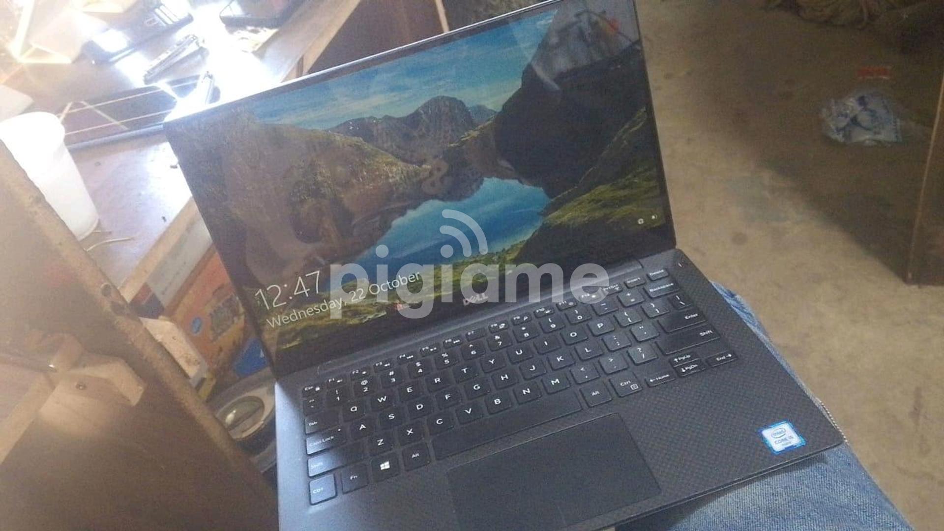 Dell Laptop Silver Stylish Textured Pattern in Meru Town | PigiaMe