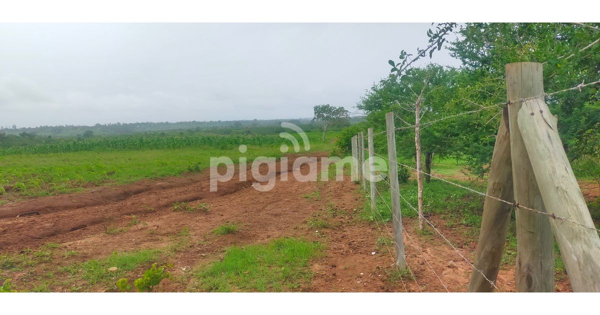 21 Ac Land At Mavueni Mariakani Northern By - Pass Road in Coast | PigiaMe
