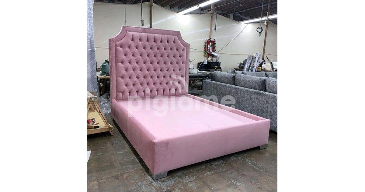 5*6 Chesterfield Bed New Design in Utawala, Mihango | PigiaMe