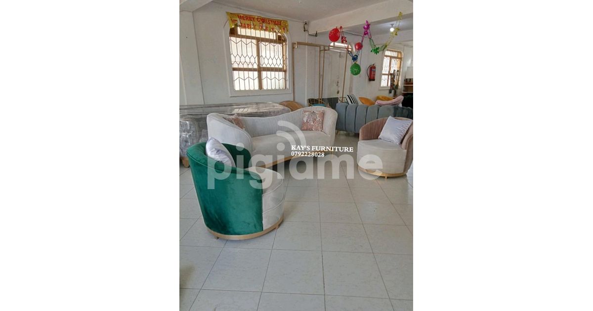 3,1,1 Curved Sofa Inspo 👌 in Utawala, Mihango | PigiaMe