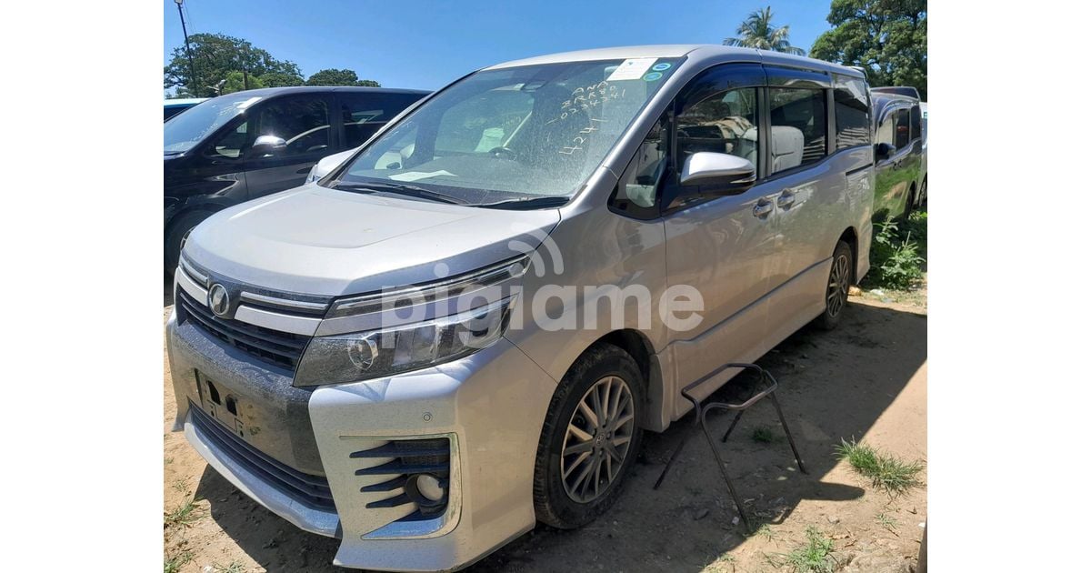 Toyota Voxy Silver Si 2016 in Mombasa | PigiaMe