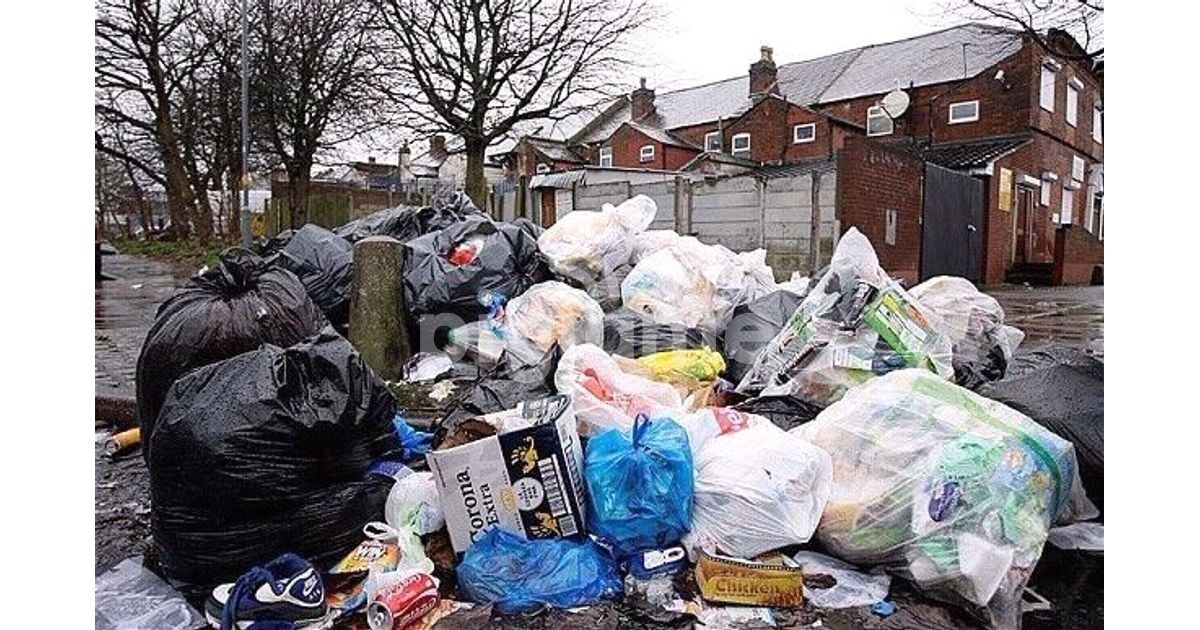 Junk,Trash And Rubble Removals Service. Quality, Door-To-Door Services ...