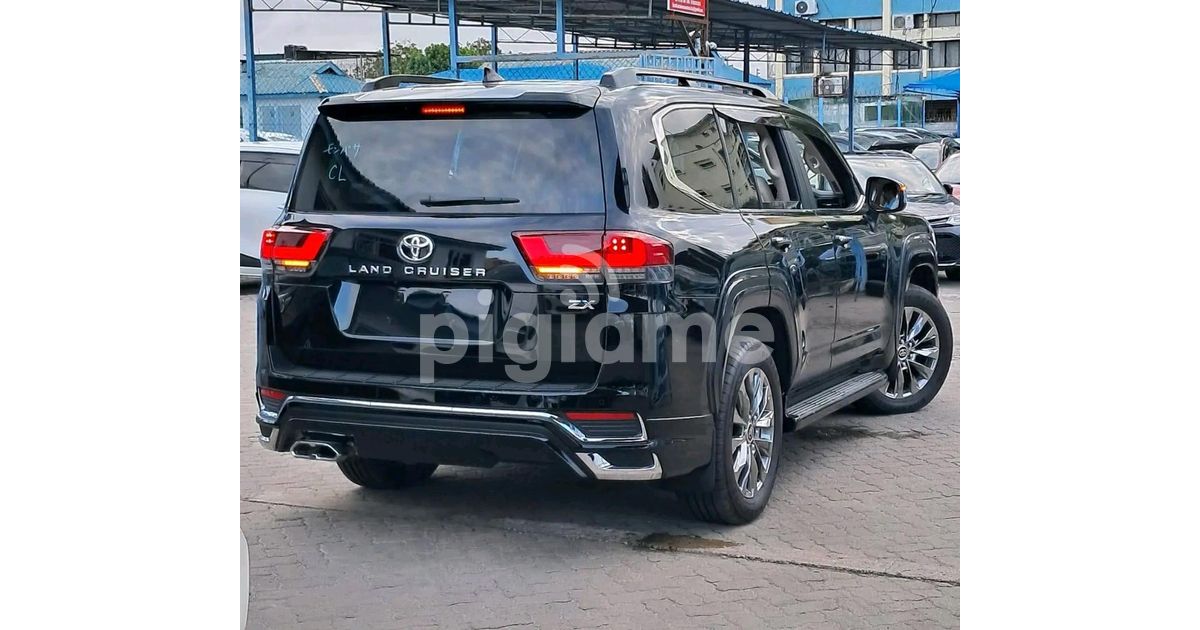 Toyota Land Cruiser Zx V8 Lc300 2023 in Mombasa | PigiaMe