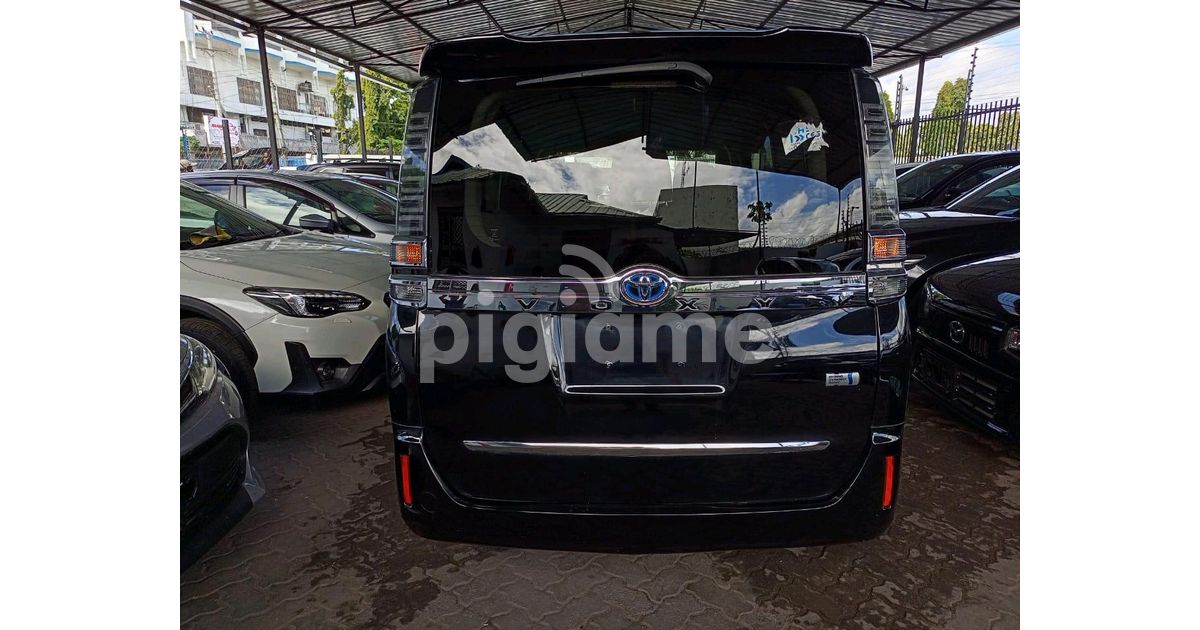 Toyota Voxy Zr Black Hybrid 2018 in Mombasa | PigiaMe