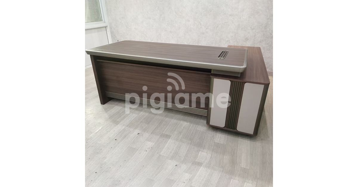Modern 1.6M Office Desk With Built-In Storage in Nairobi West | PigiaMe