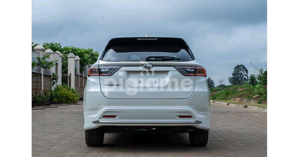 Toyota Harrier White Color Fully Loaded 2018 in Mombasa | PigiaMe