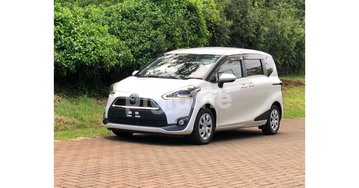 Toyota Sienta Silver Color 2017 Model Fully Loaded in Mombasa | PigiaMe