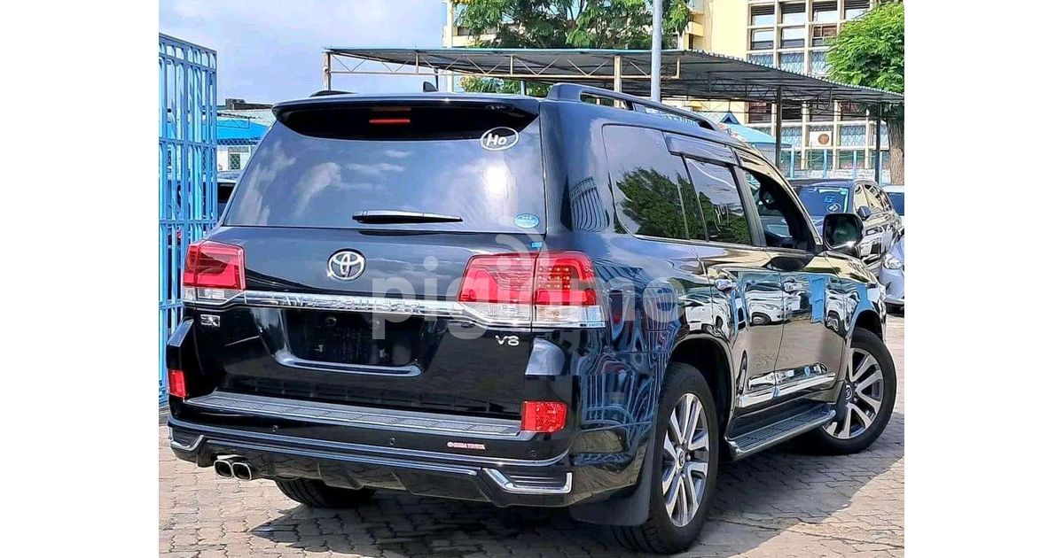 Toyota Land Cruiser Zx V8 Black 2017 in Mombasa | PigiaMe