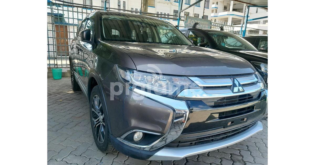 Mitsubishi Outlander Grey 2016 4Wd in Mombasa | PigiaMe
