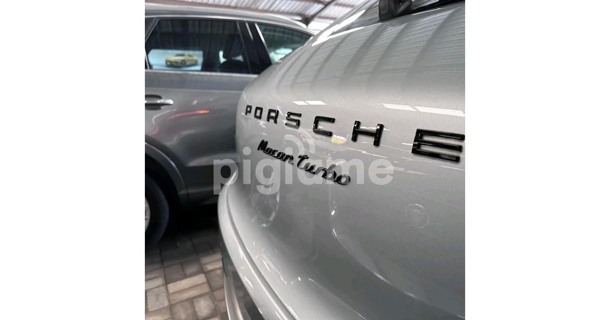 Porsche Macan Turbo 2018 Sunroof in Mombasa | PigiaMe