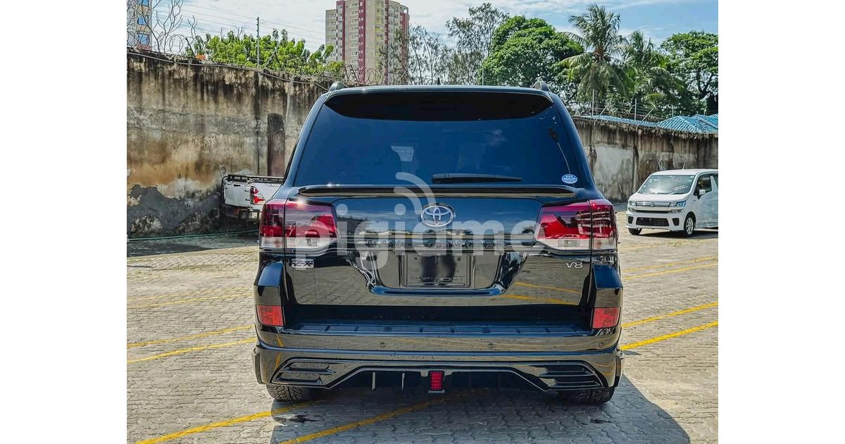 Toyota Land Cruiser Zx V8 Black Sport 2019 in Mombasa | PigiaMe