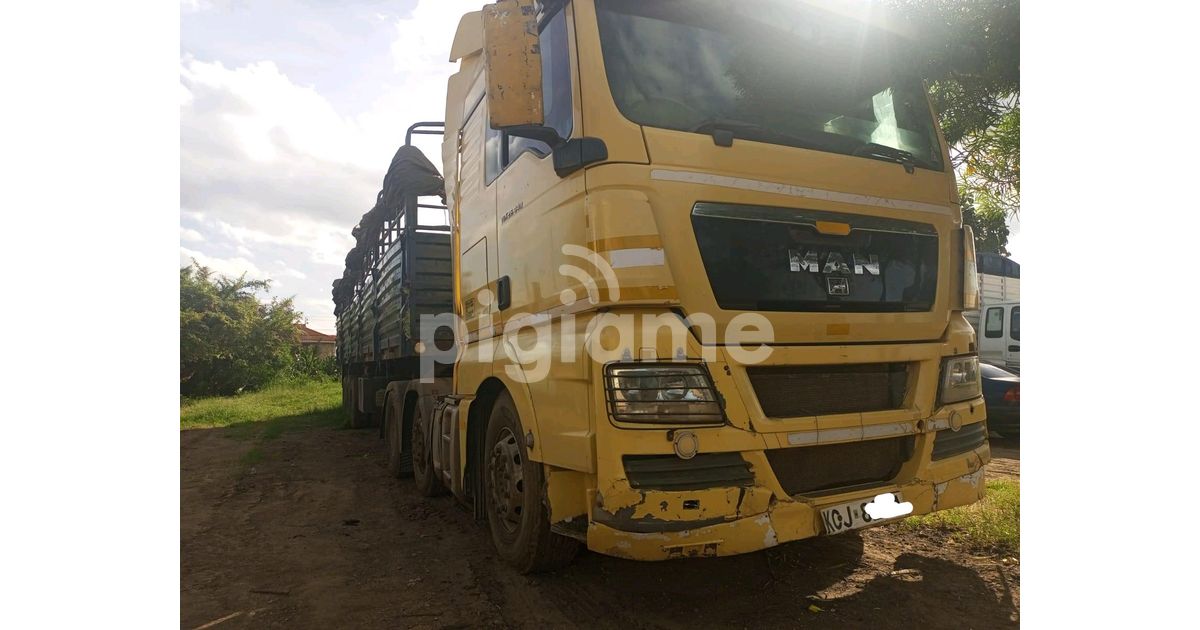 Man Primer Mover in Industrial Area | PigiaMe