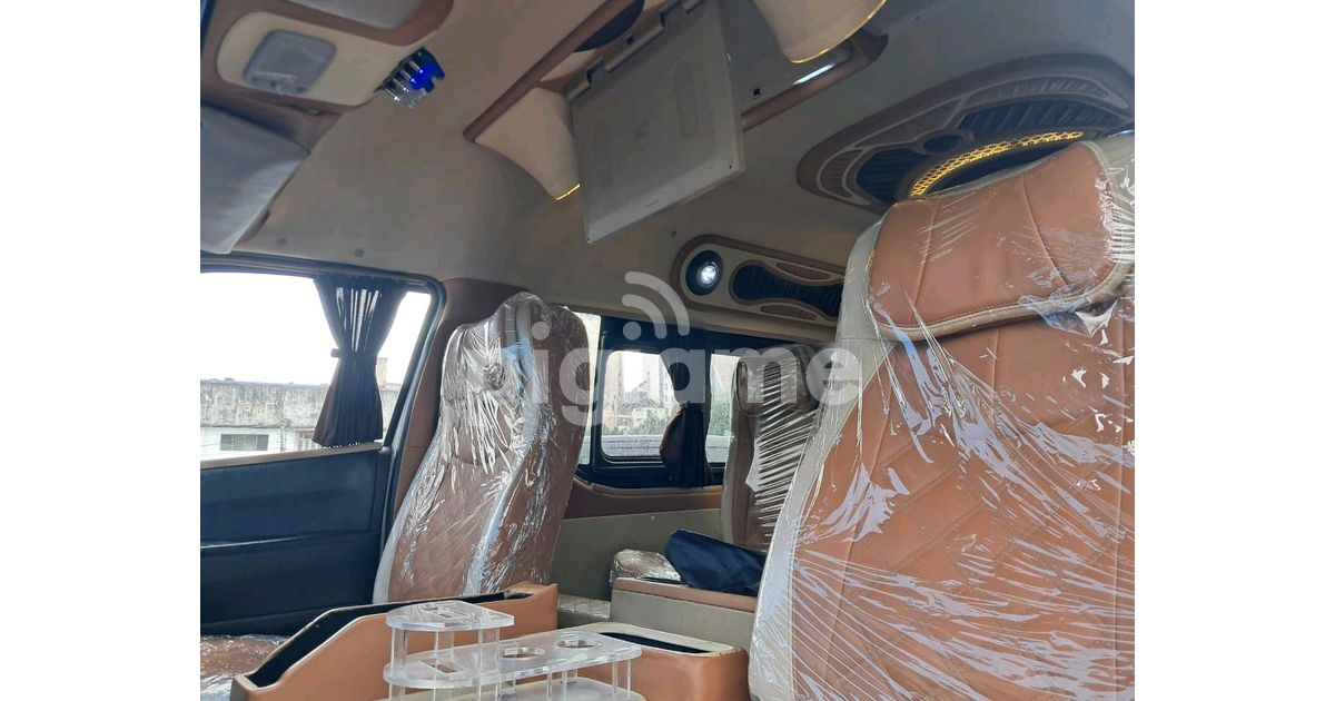 Toyota Hiace 9L Manual Diesel Engine 2018 White in Mombasa | PigiaMe