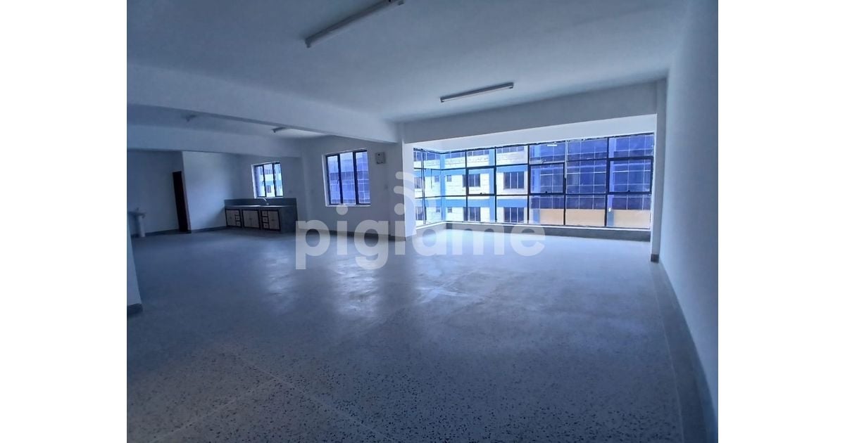 7,607 Ft² Warehouse With Parking In Mlolongo in Mlolongo | PigiaMe