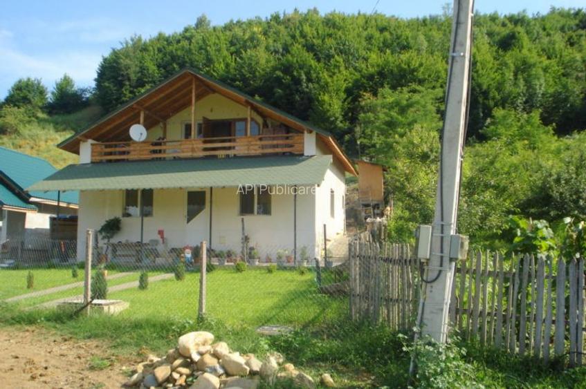 Casă 100 mp cu 6 camere în Budești preț 50.000 € | Imobiliare.ro