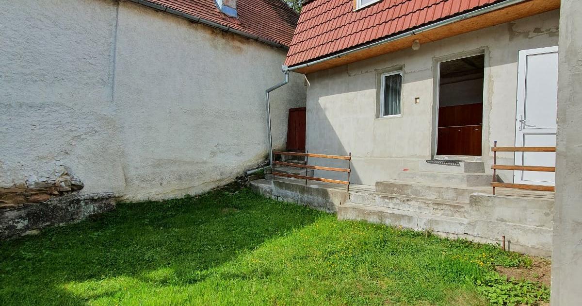 Vind vila in satul ROD- Pe drumul TRANSALPINA | Imobiliare.ro