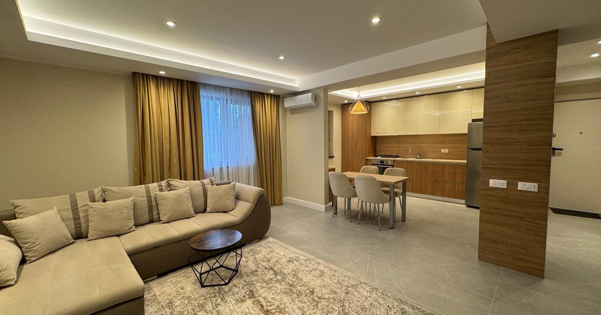 Apartament decomandat cu 3 camere în zona Tomis Plus, Constanța preț 1. ...