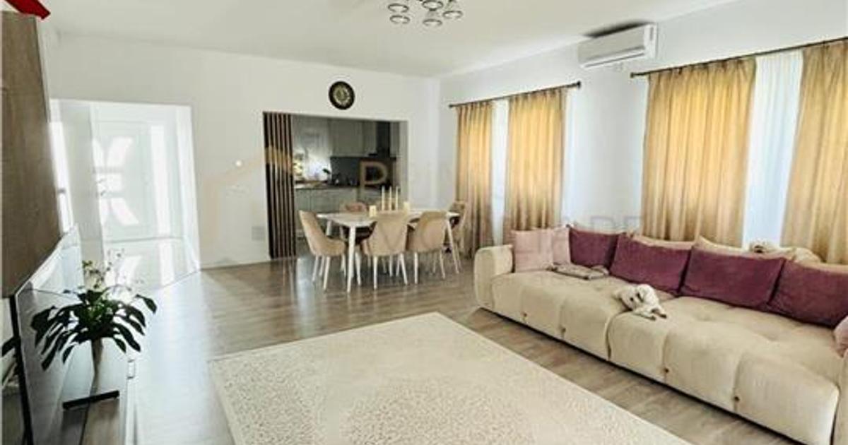 Casa individuala moderna, 2 dormitoare, curte amenajata, Dumbravita, in ...