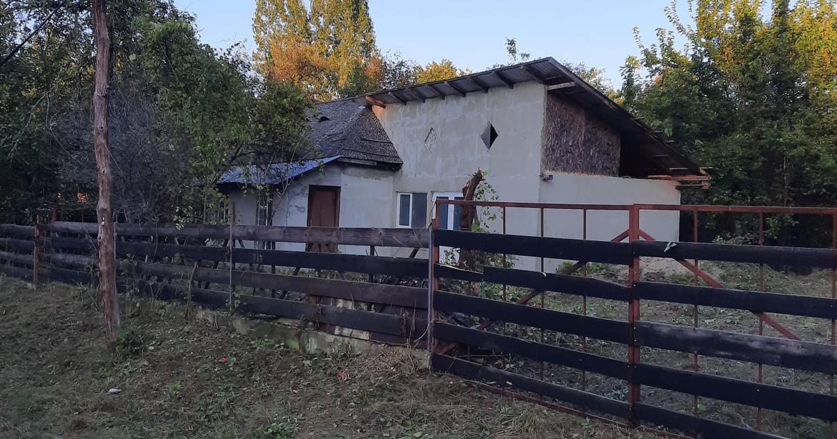 Casă individuală cu 3 camere în Ariceștii Zeletin preț 25.000 ...