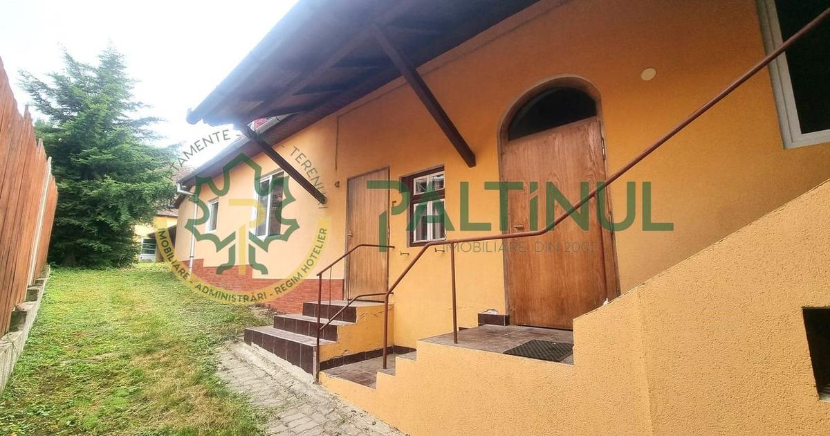 Casă de vânzare în Cisnădioara, curte mare și vedere spre munte ...