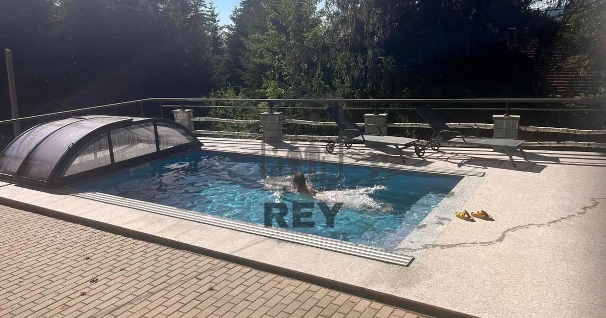 Casă individuală 350 mp cu 10 camere în Păltiniș preț 420.000 ...