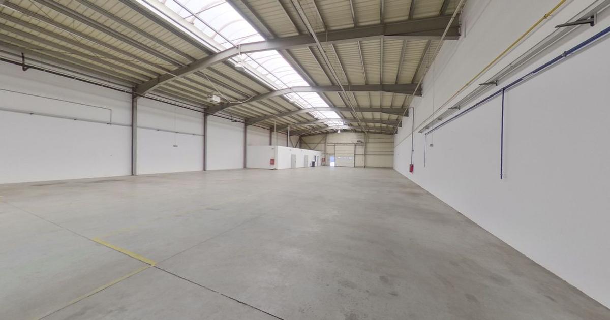 Spațiu industrial 853 mp în zona Sud, Arad preț 490.475 € + TVA ...