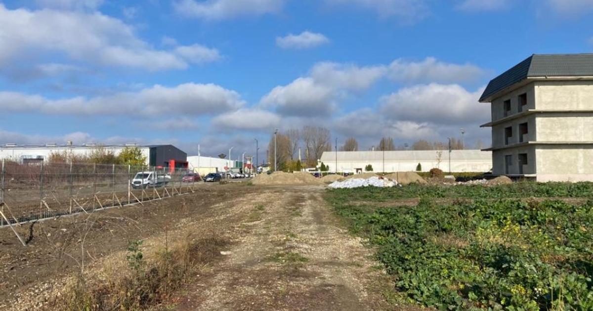 Teren Construcții intravilan de 7400 mp, în zona Central, Titu preț 288 ...