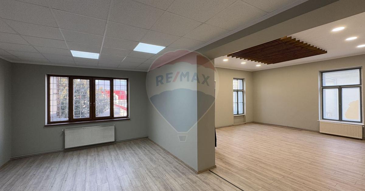 Birou 65 mp în zona Orașul Vechi, Baia Mare preț 568 € / lună ...