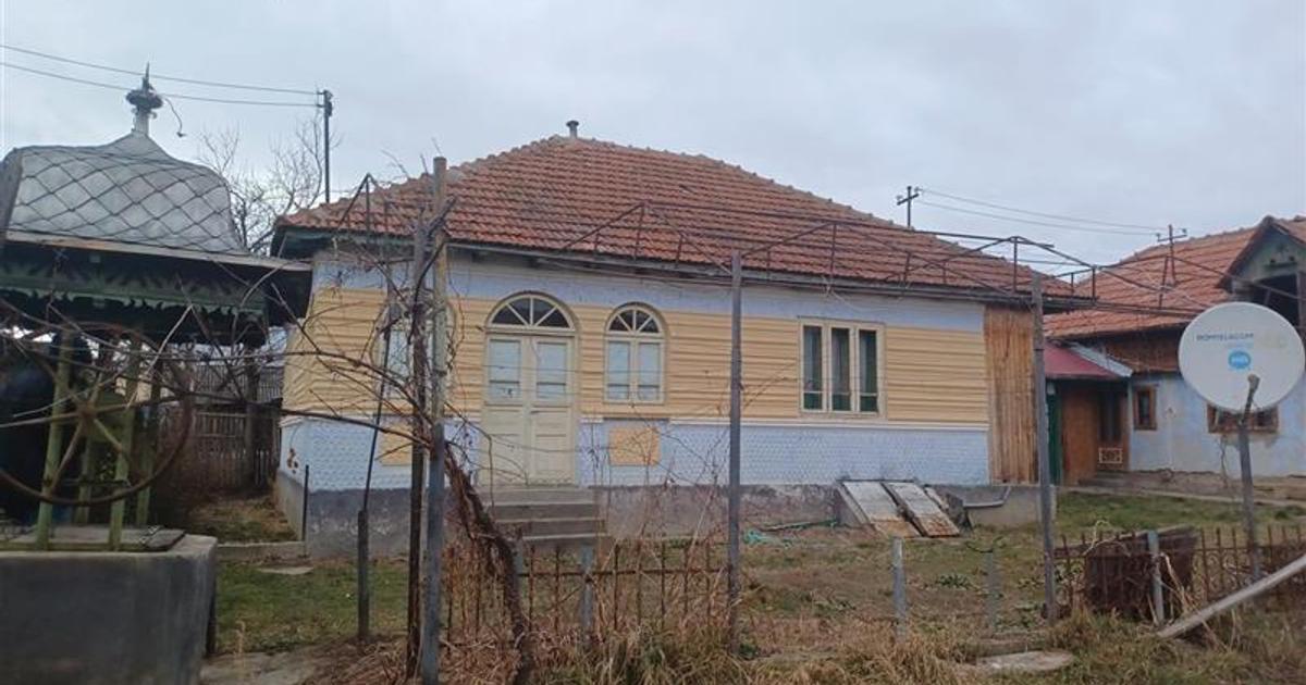 TEREN 638 mp cu Casa Batraneasca de vanzare in Barsanesti | Imobiliare.ro