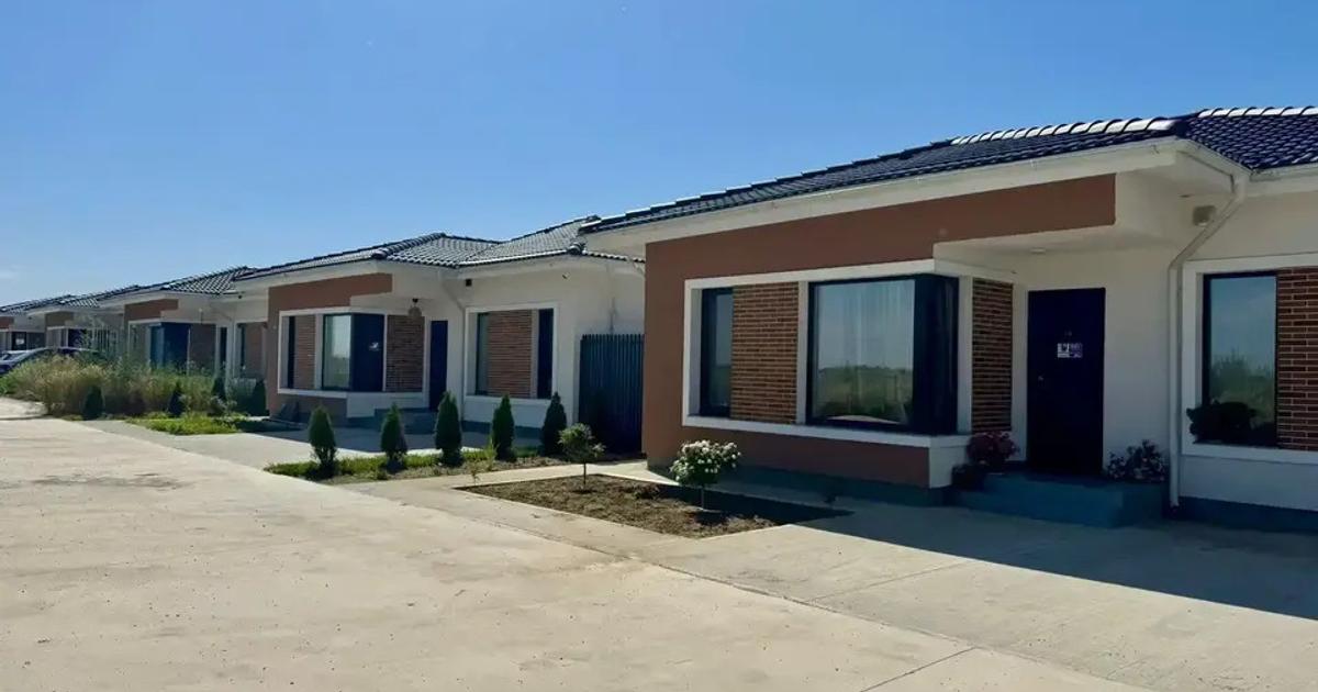 Case Napoletane parter-4 camere,2 bai, curte mare! Finisaje premium ...