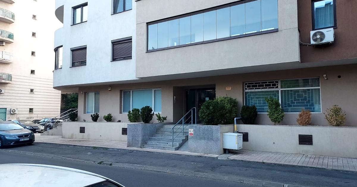 SPATIU COMERCIAL-CLINICA MEDICALA-490 MP,3 INTRARI,IDEAL INVESTITIE ...