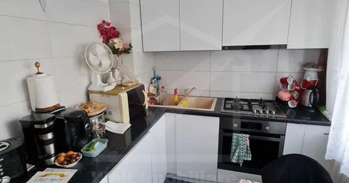 Vand apartament 3 camere, Dambu Rotund | Imobiliare.ro