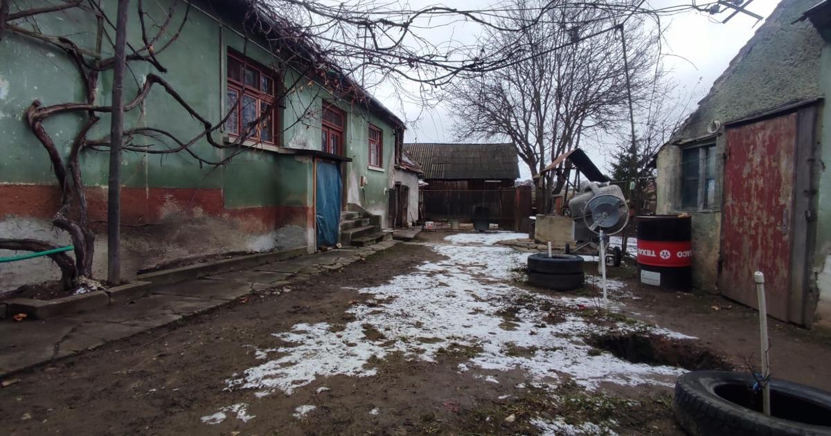 Casa cu doua camere, curte 353 mp, Satu Nou, Halchiu. | Imobiliare.ro