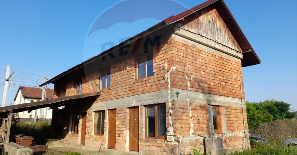 Casa 5 camere, teren 4748 m2 de vanzare - Varadia de Mures | Imobiliare.ro
