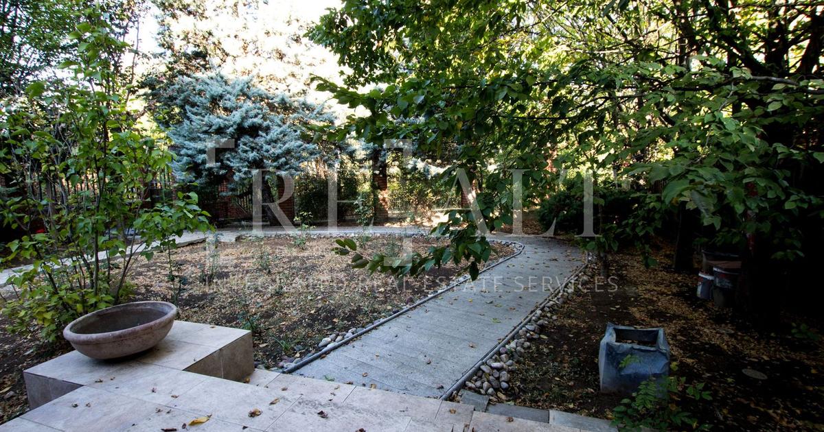 Inchiriere casa, vila 7 camere | Individuala, Renovata, Curte | Campul ...