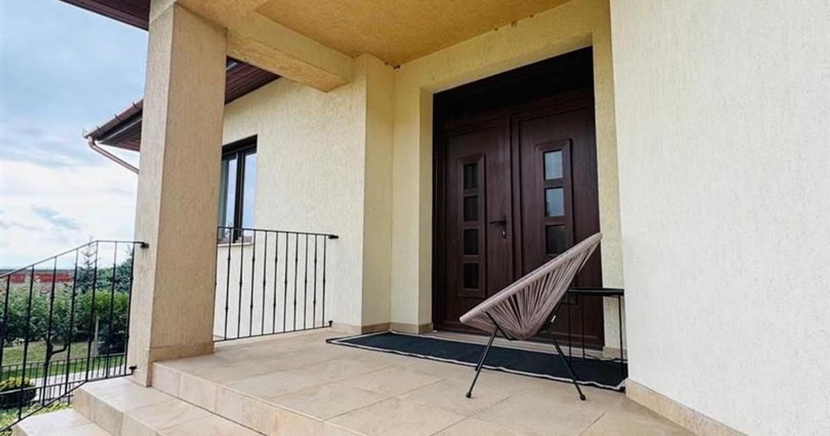 Casă individuală 380 mp cu 8 camere în zona Dealuri Oradea, Oradea preț ...