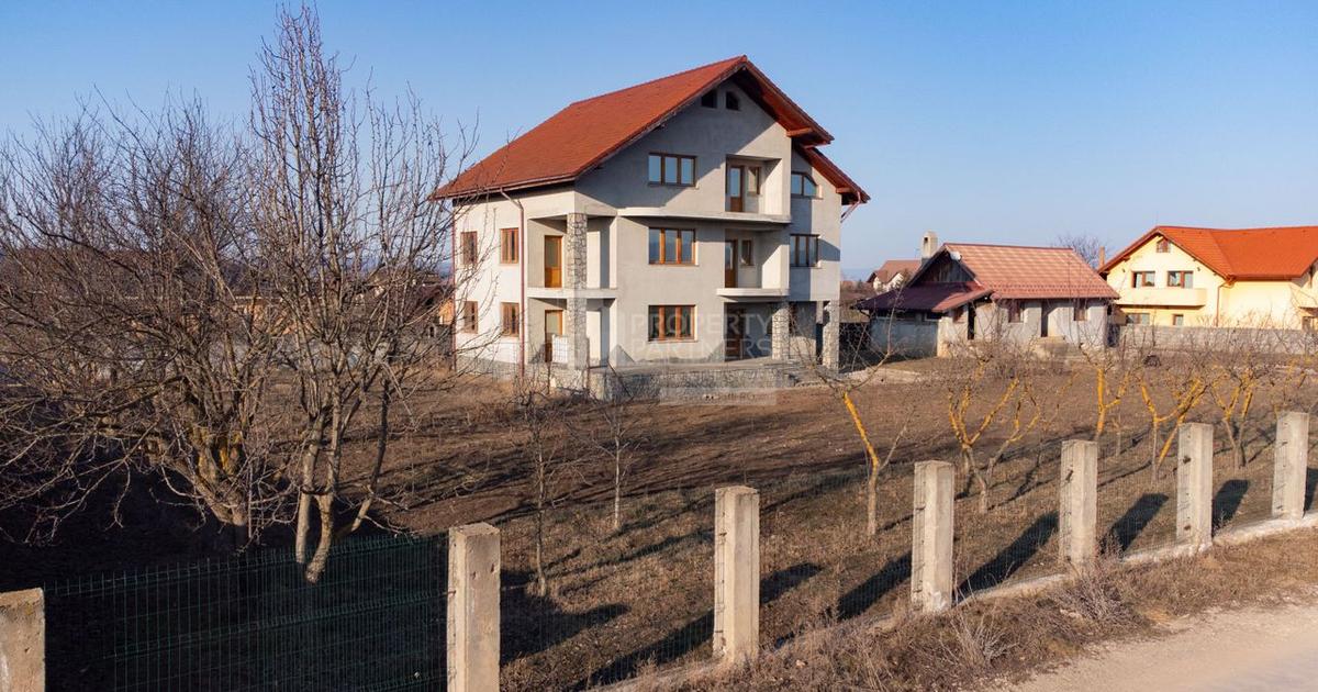 Casa cu teren 1500 mp in Harman | Imobiliare.ro