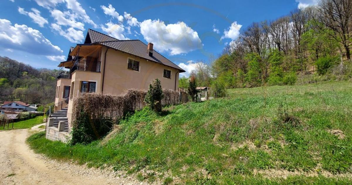 Casa spatioasa cu 6 camere cu teren generos, langa padure - Valea ...