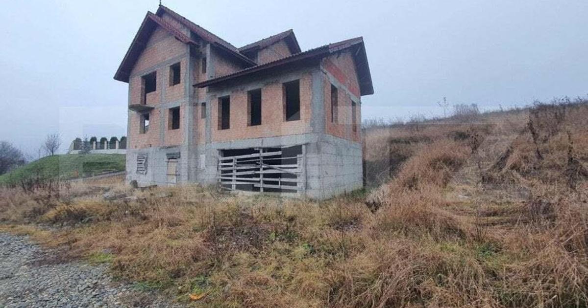 Oferta! Casa la rosu si 8 arii de teren, Sigmir | Imoradar24